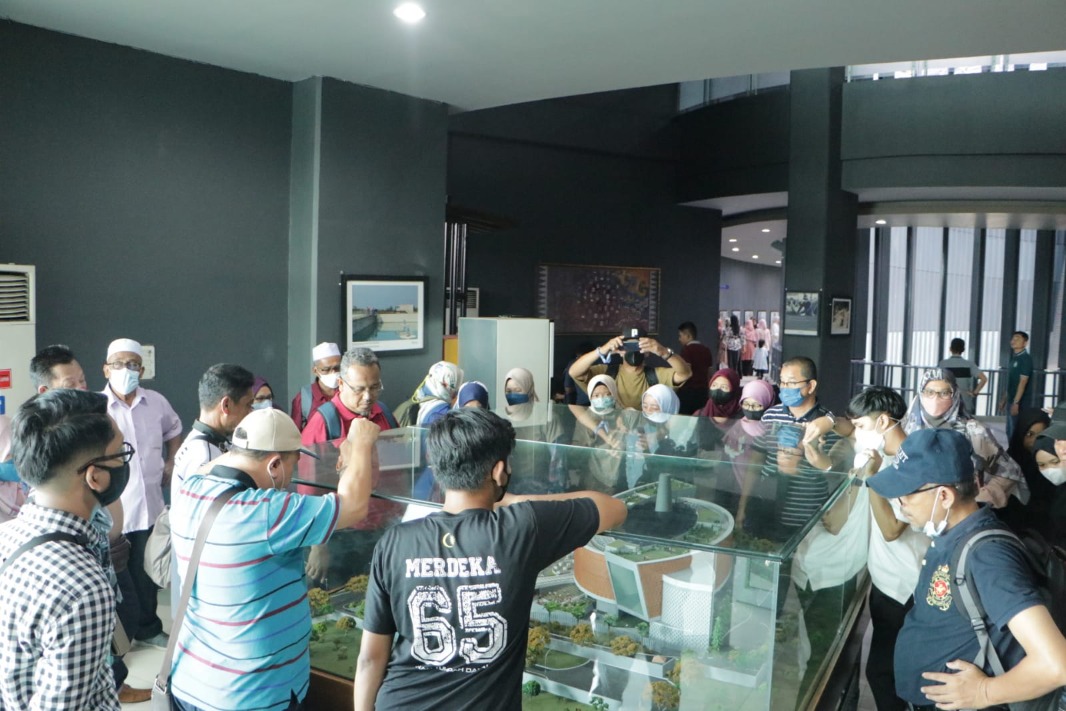 pengunjung_museum_tsunami_aceh_51.jpg